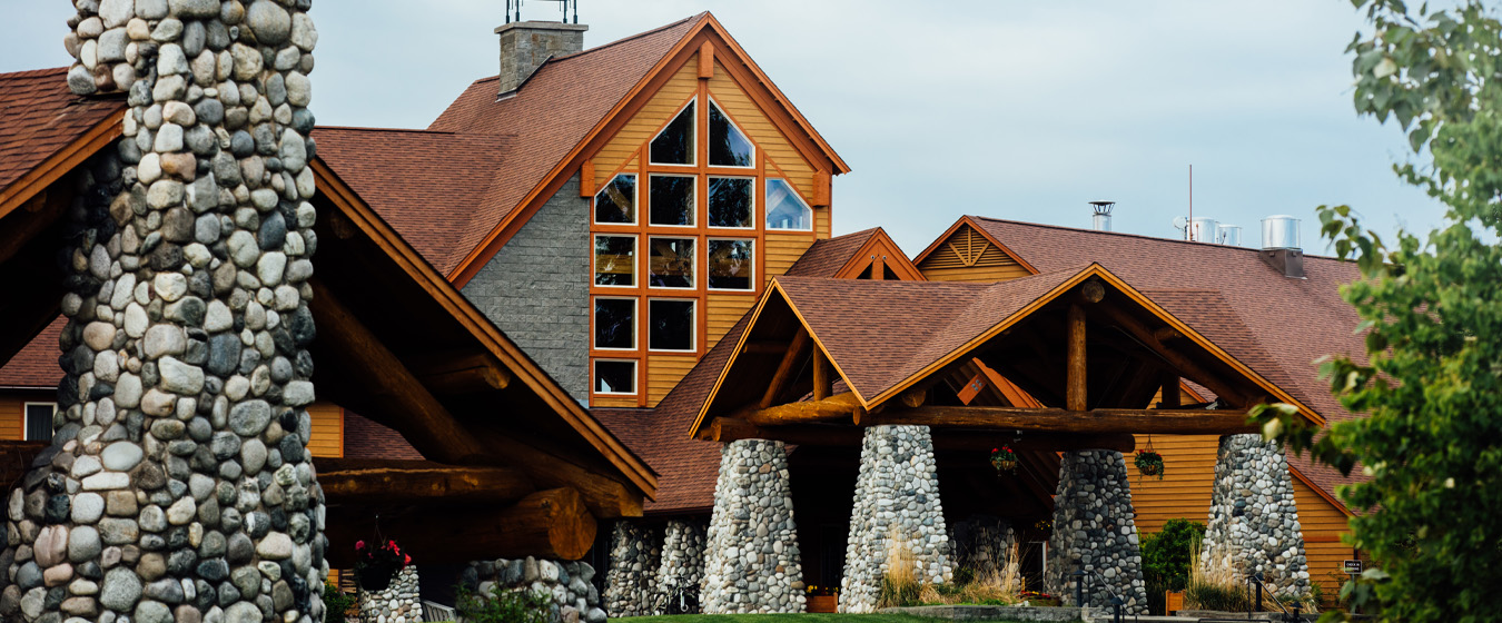 33 Best Alaska Luxury Resorts, Lodges and Hotels (2025)